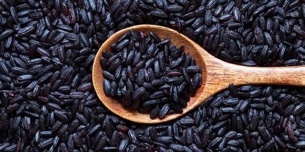 Arroz negro: propriedades, valores nutricionais e como consumir - greenMe