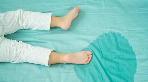 Enurese noturna: causas, sintomas e como ajudar as crianças - greenMe