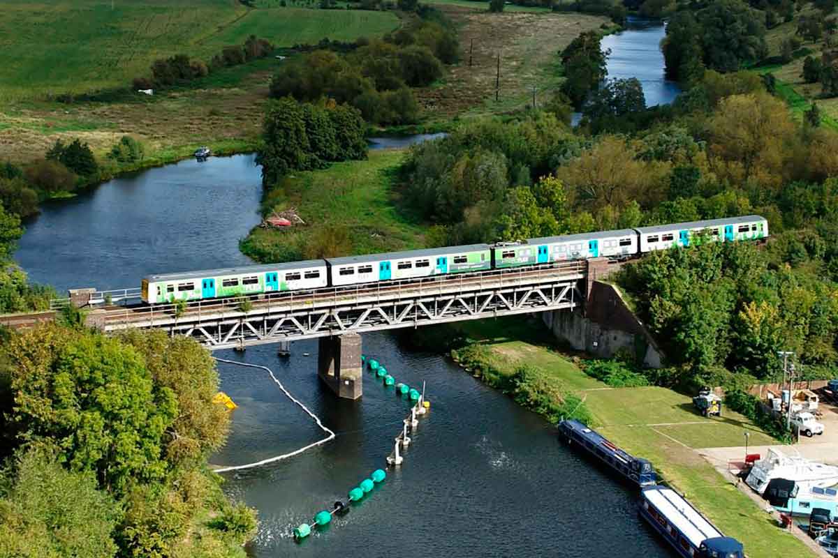 Objetivo zero emissões: Reino Unido lança trem movido a hidrogênio ...