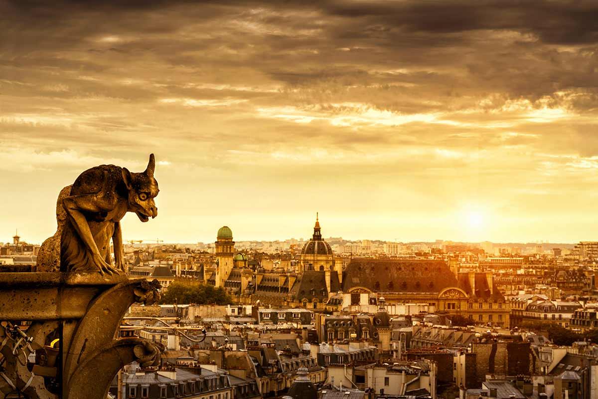 Notre-Dame, símbolo do catolicismo em chamas... justo na Semana Santa ...
