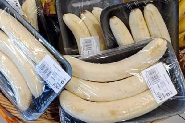 Bananas já descascadas, vendidas em bandejas de isopor - greenMe